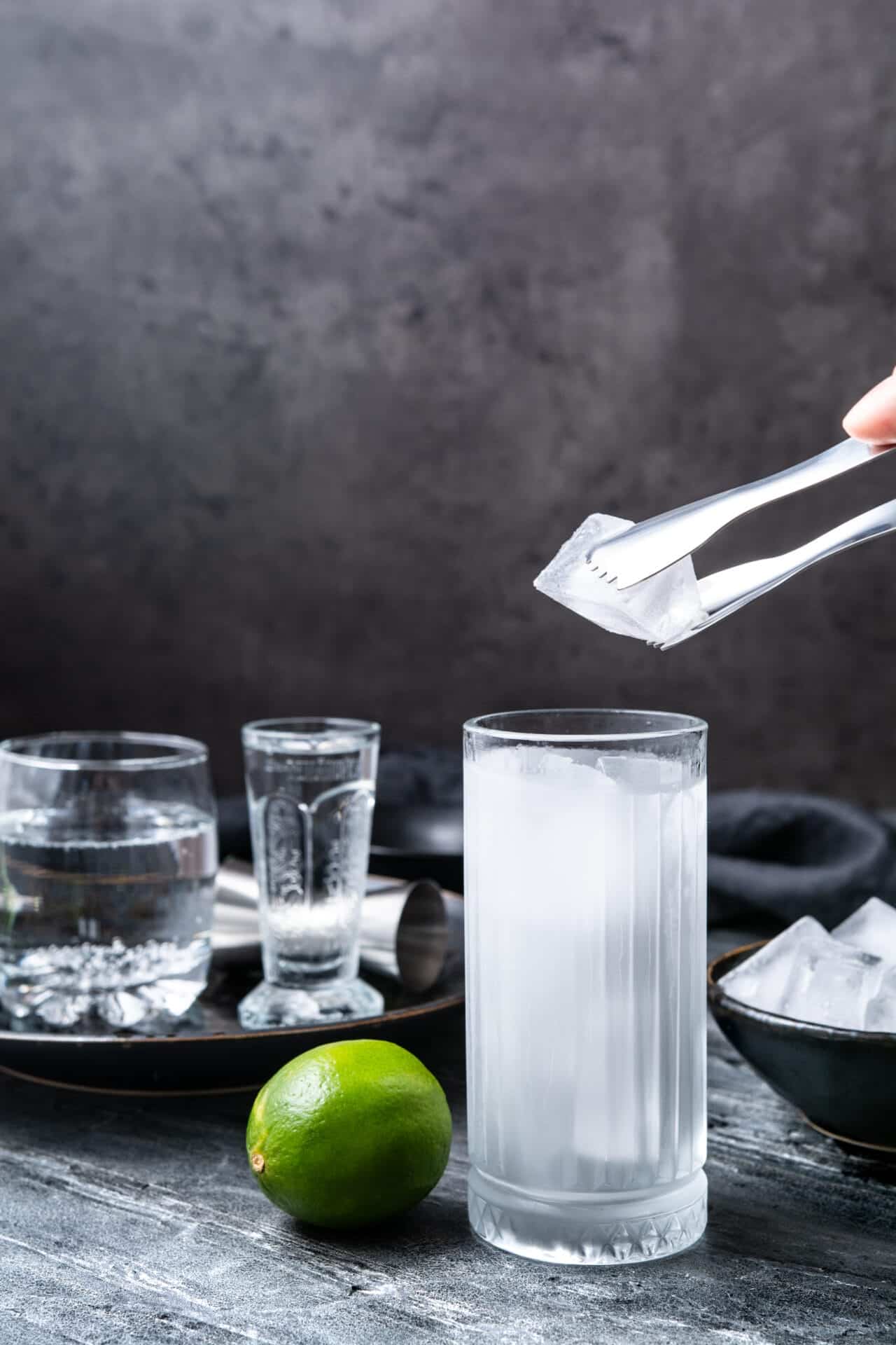 How To Make A Gin And Tonic - Twist and Toast